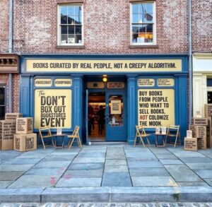 Bookcore: How Everyone Is Dressing Like a Bookstore Regular — Die ...